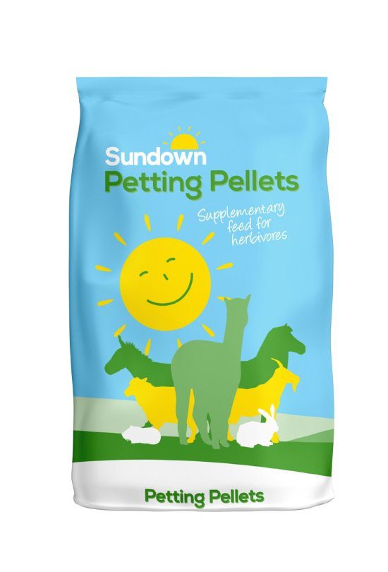 Sundown Petting Straw Pellet Feed 20kg Click & Collect - Manor Equestrian